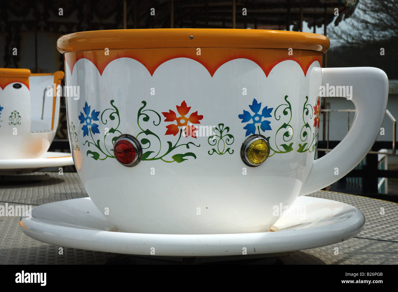 Large tea cup shaped ride at a fairground Stock Photo - Alamy