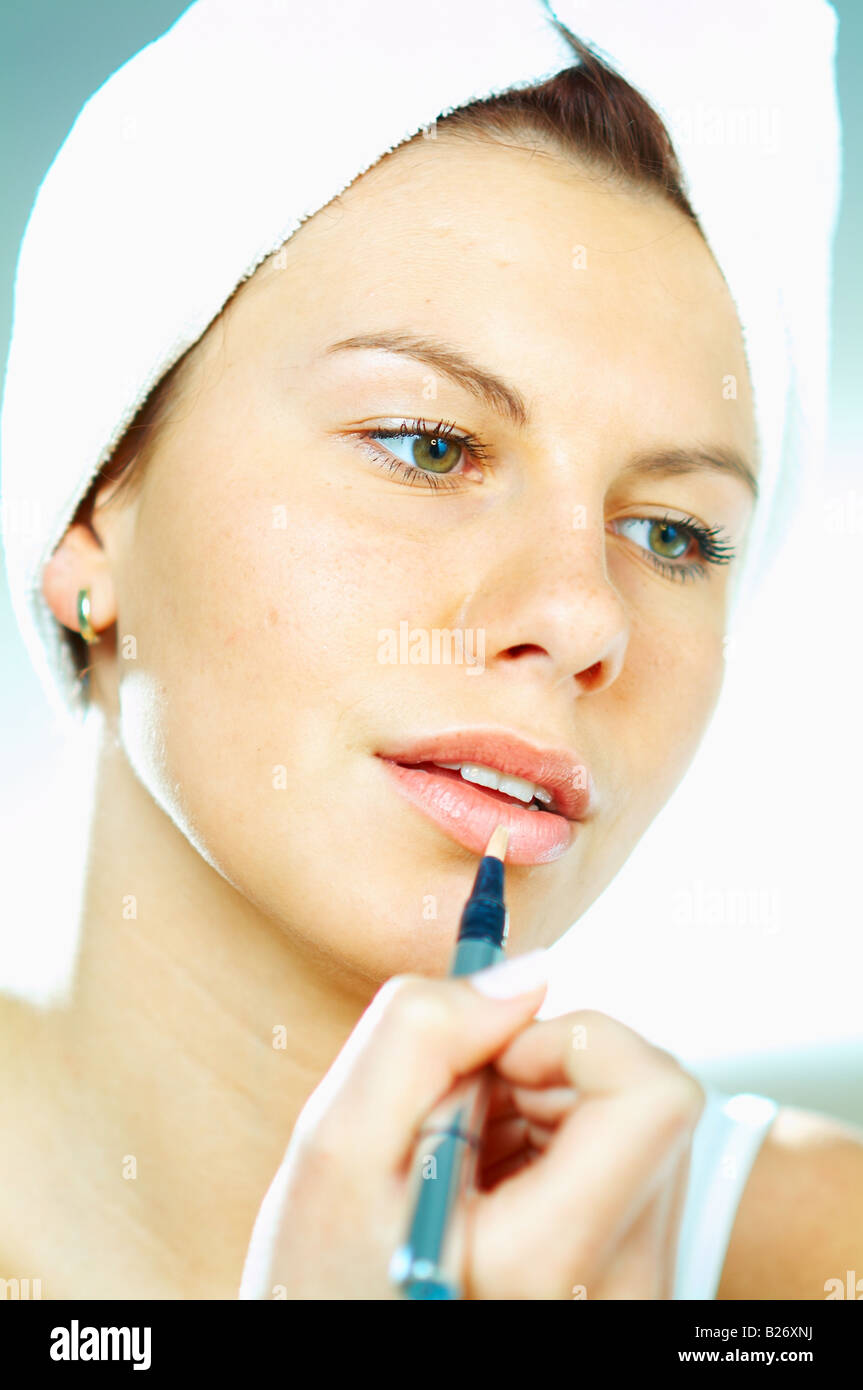 Pretty young brunette girl doing morning makeup Stock Photo - Alamy