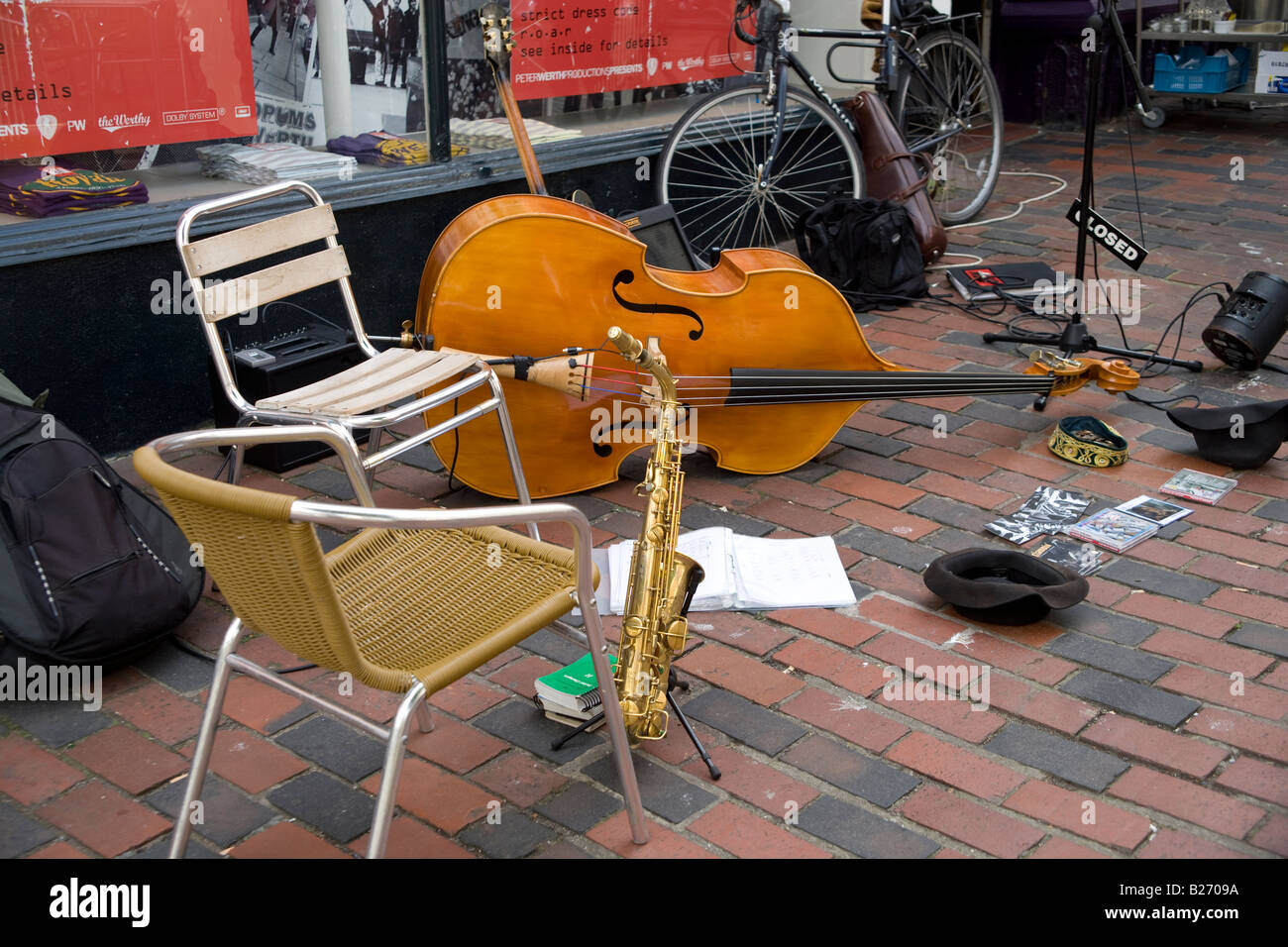 brighton busking street art uk Stock Photo - Alamy