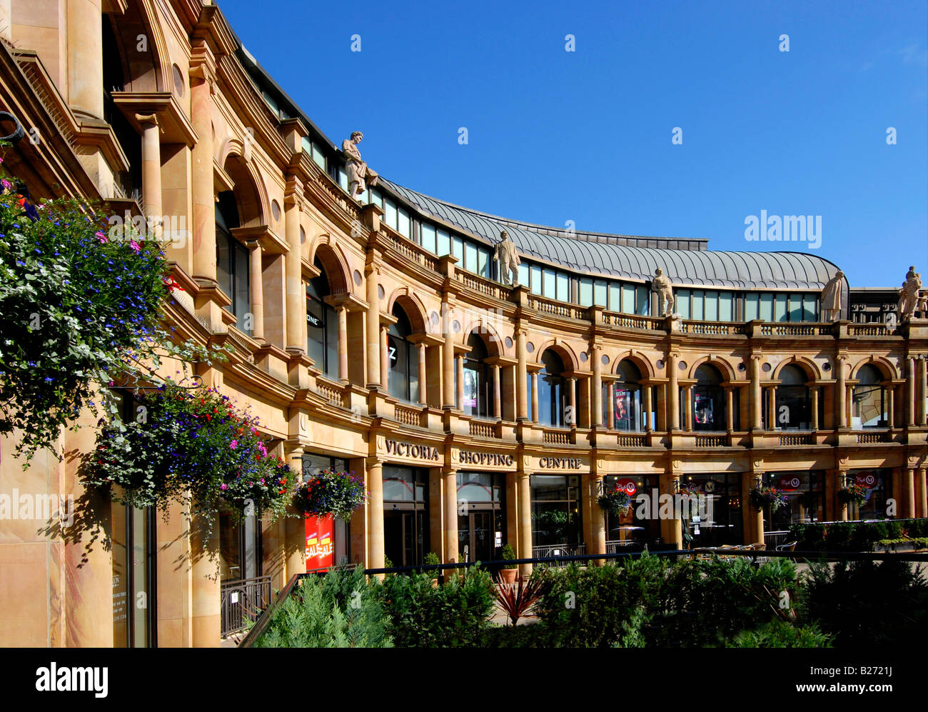 Harrogate shopping centre hi-res stock photography and images - Alamy