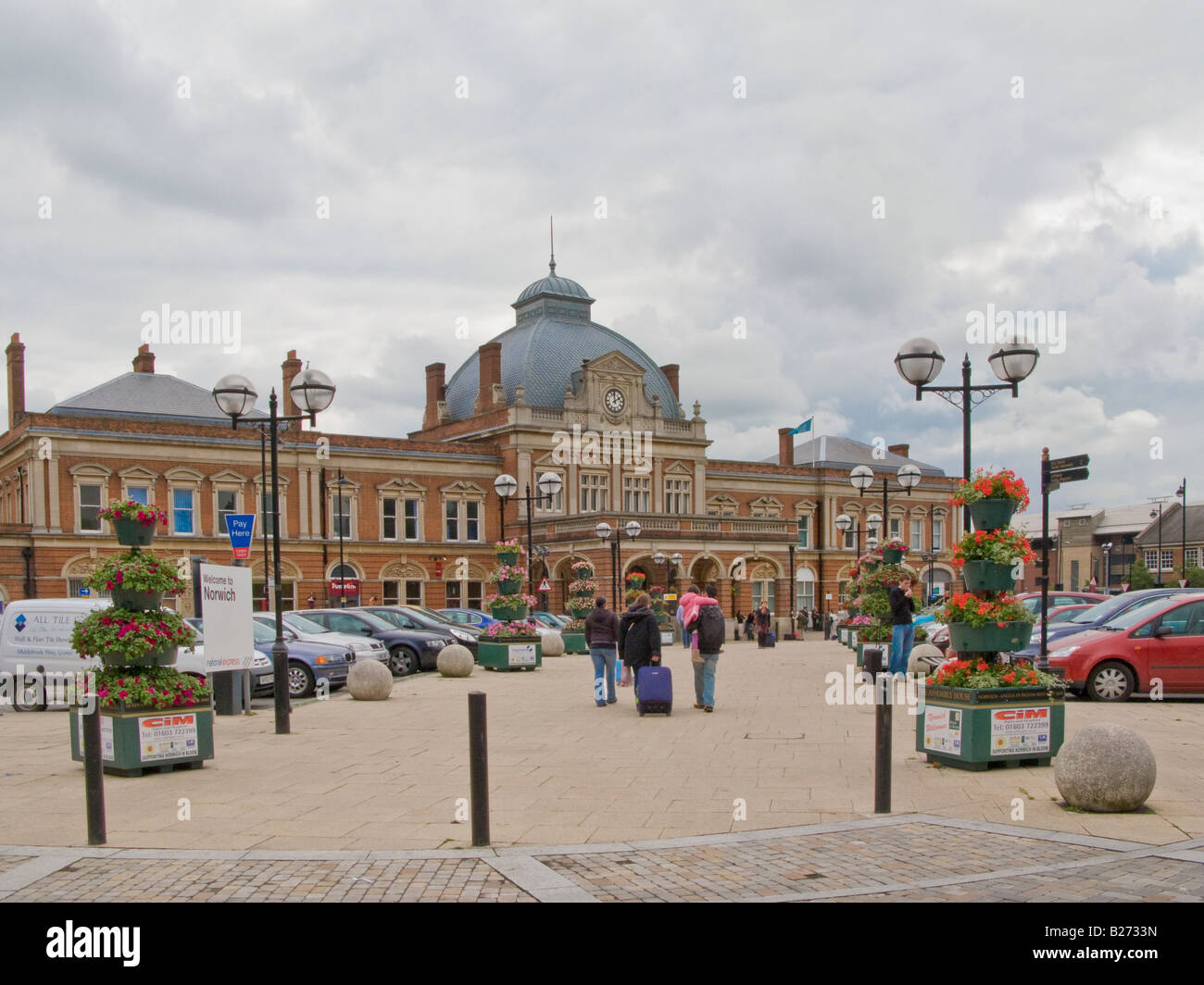 Norwich Thorpe Railway Station approach and main building Stock Photo ...