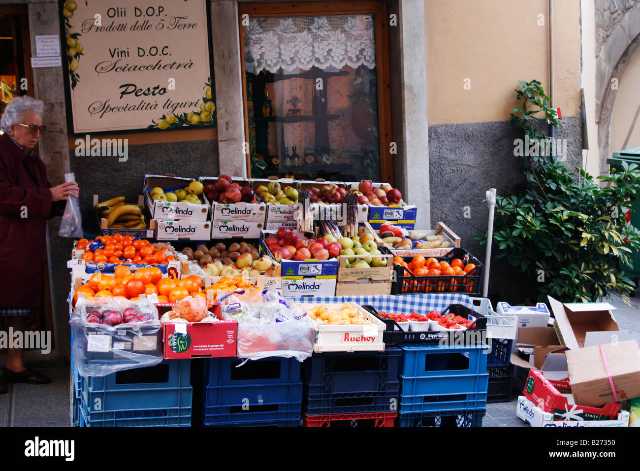 Typical Italian grocery store on village street in Cinqueterre in Italy ...