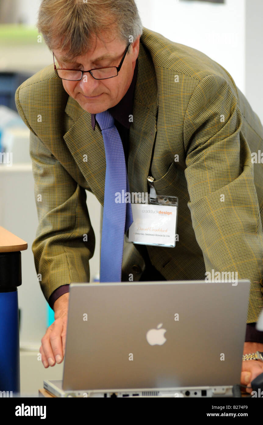 Laptop powerpoint hi-res stock photography and images - Alamy