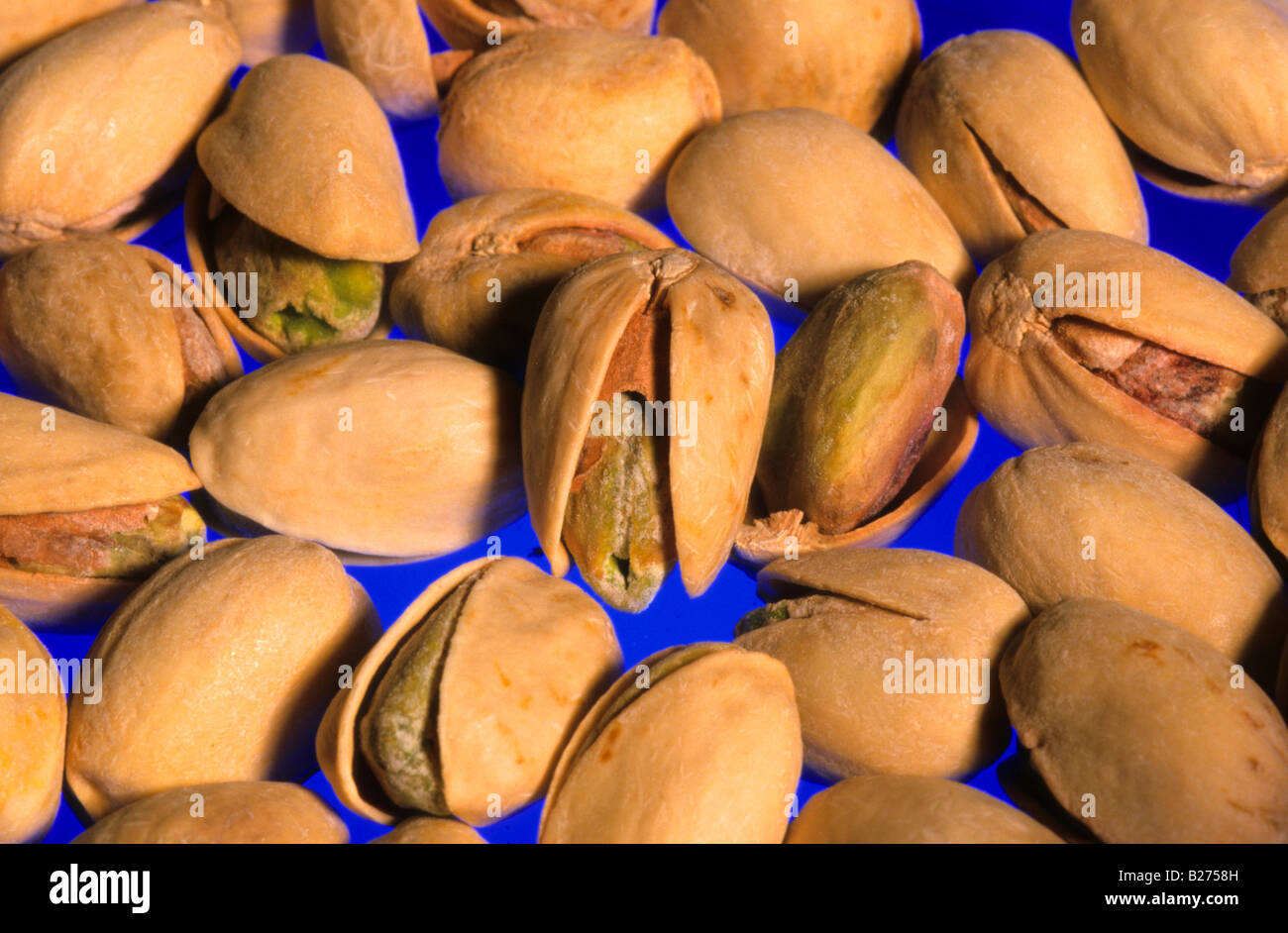 Uncooked pistachio hi-res stock photography and images - Alamy