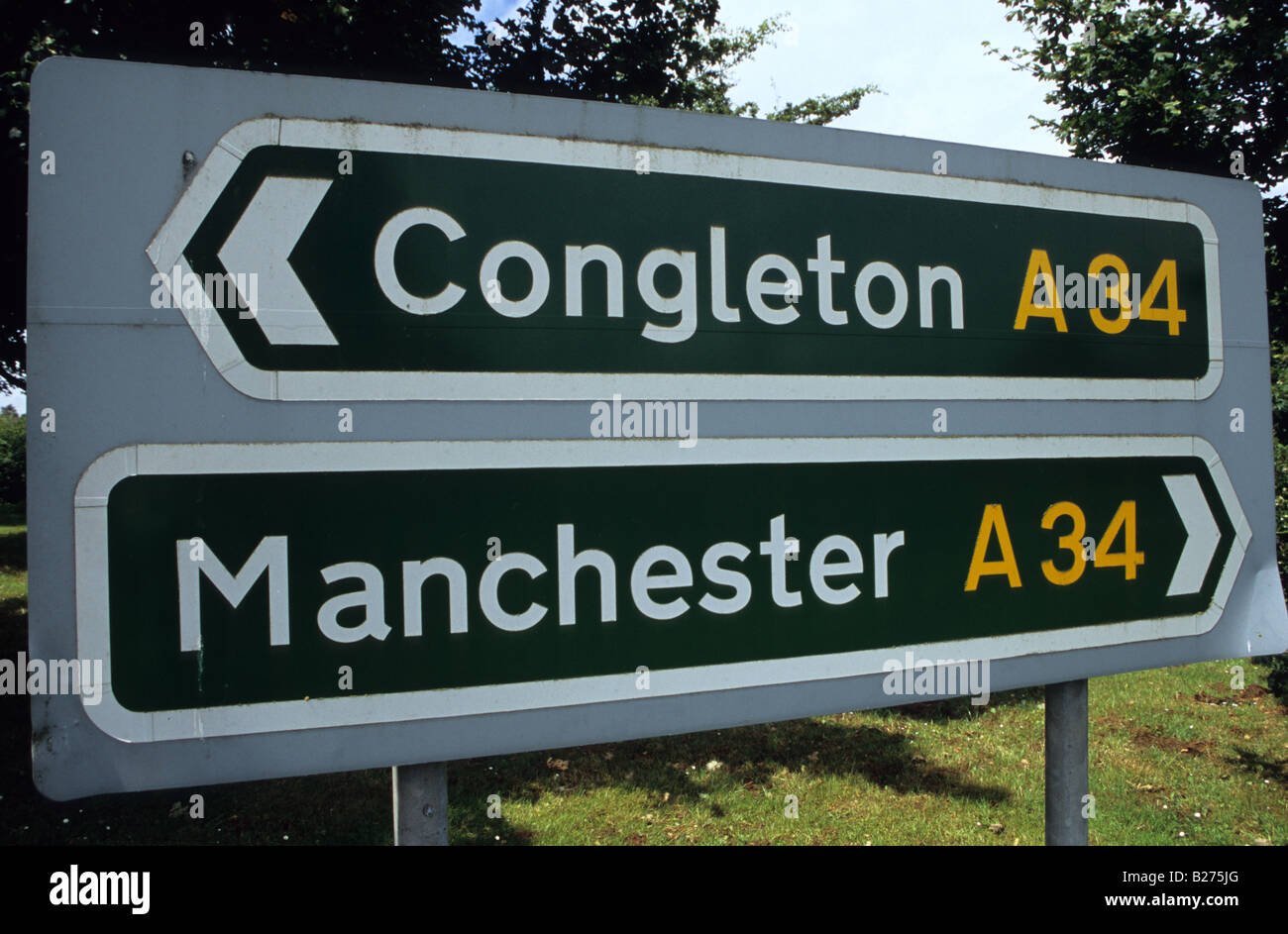 Manchester road sign hi-res stock photography and images - Alamy