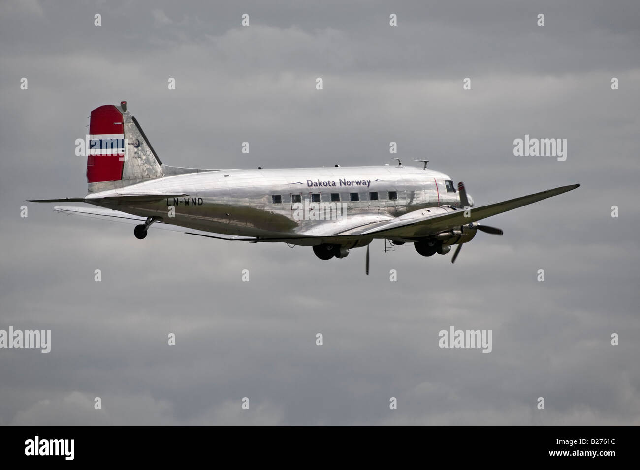 Douglas dc3 dakota hi-res stock photography and images - Alamy