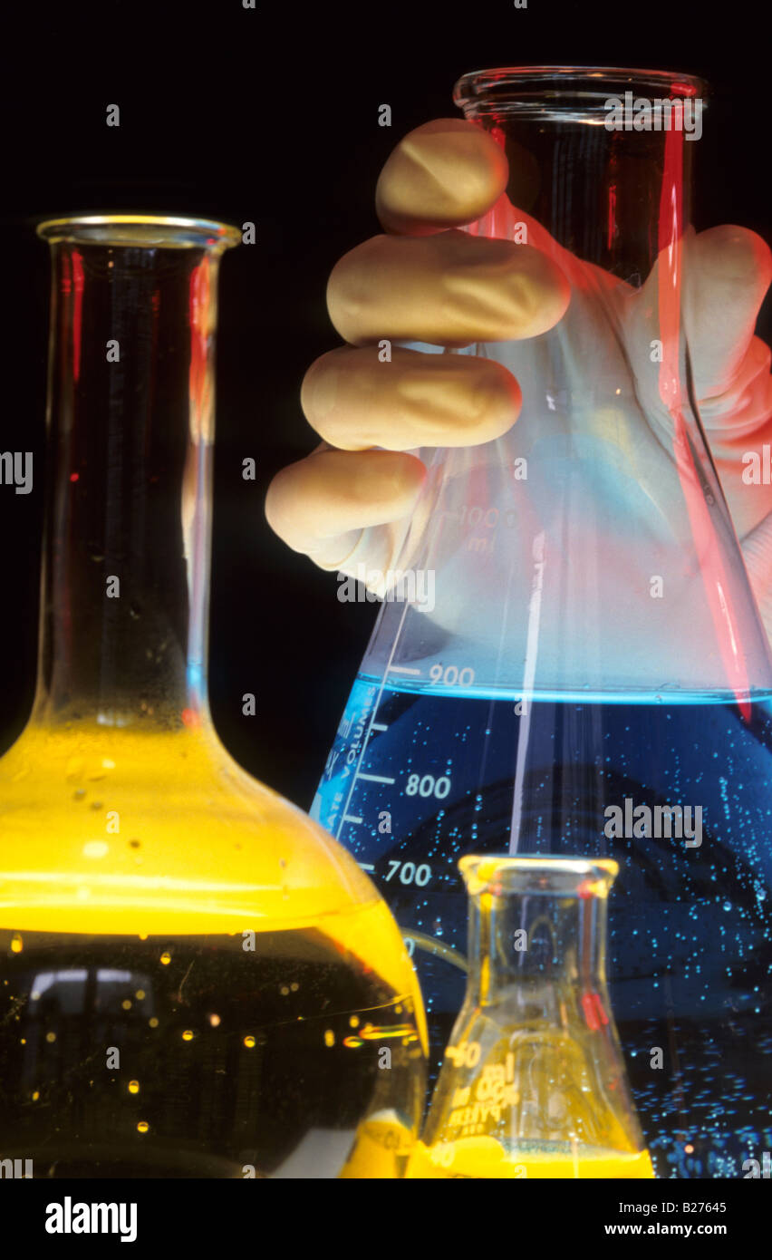 LABORATORY GLASSWARE STILL LIFE Stock Photo - Alamy