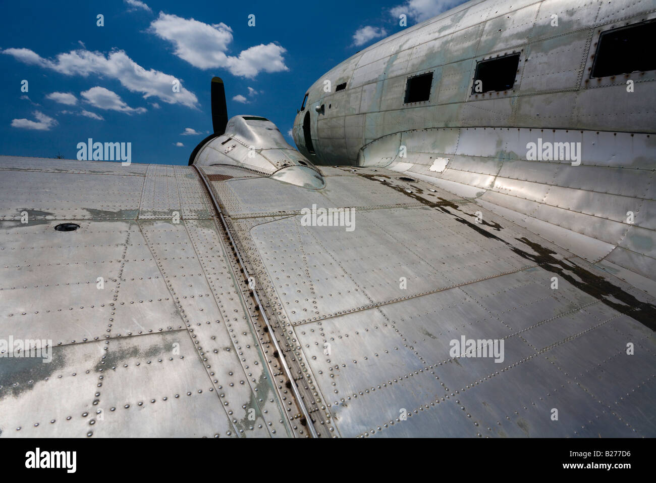 Airplane wing section hi-res stock photography and images - Alamy