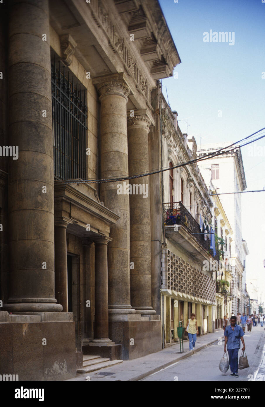 Cuba banking hi-res stock photography and images - Alamy