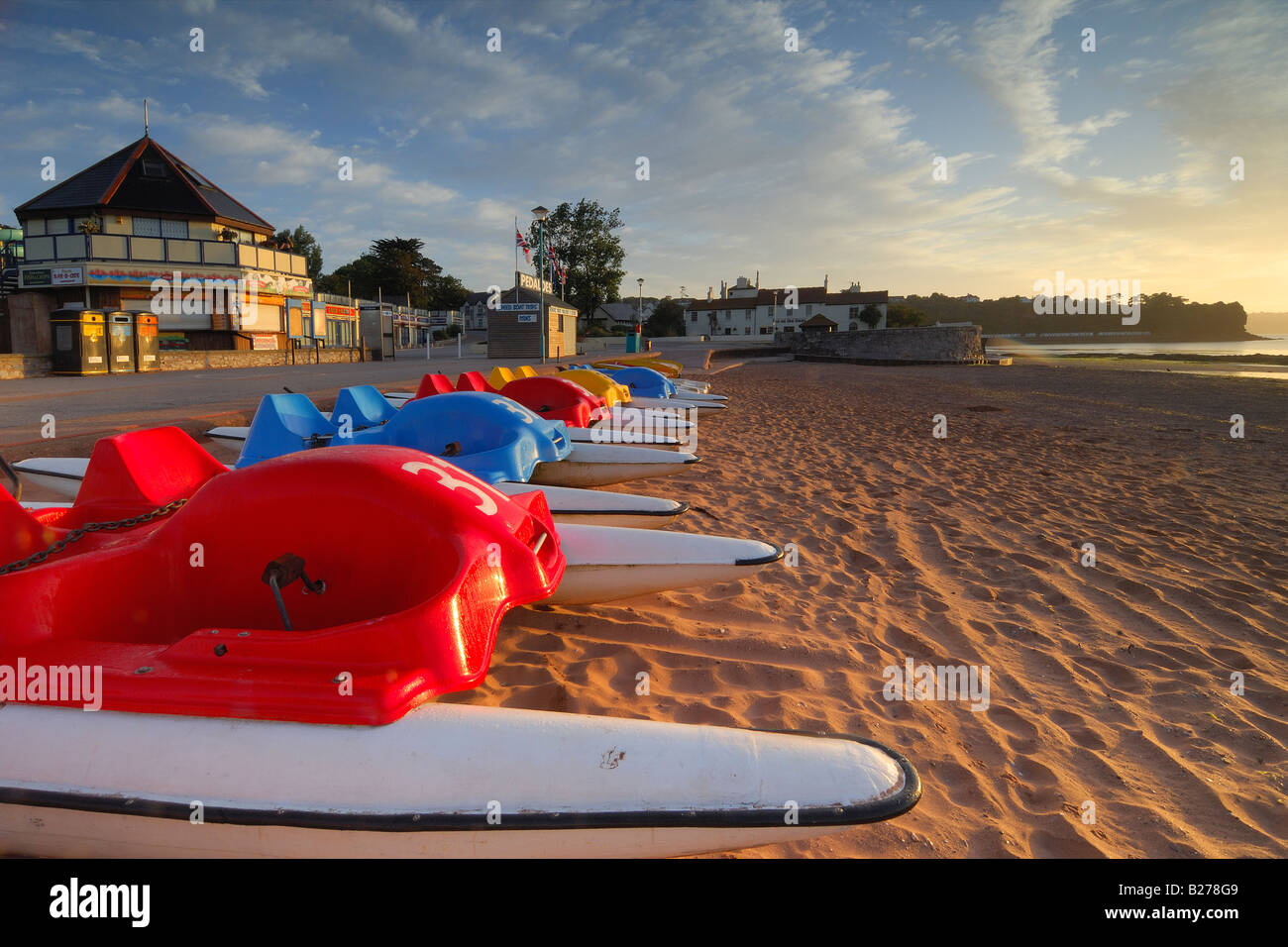 England devon goodrington sands promenade hi-res stock photography and ...