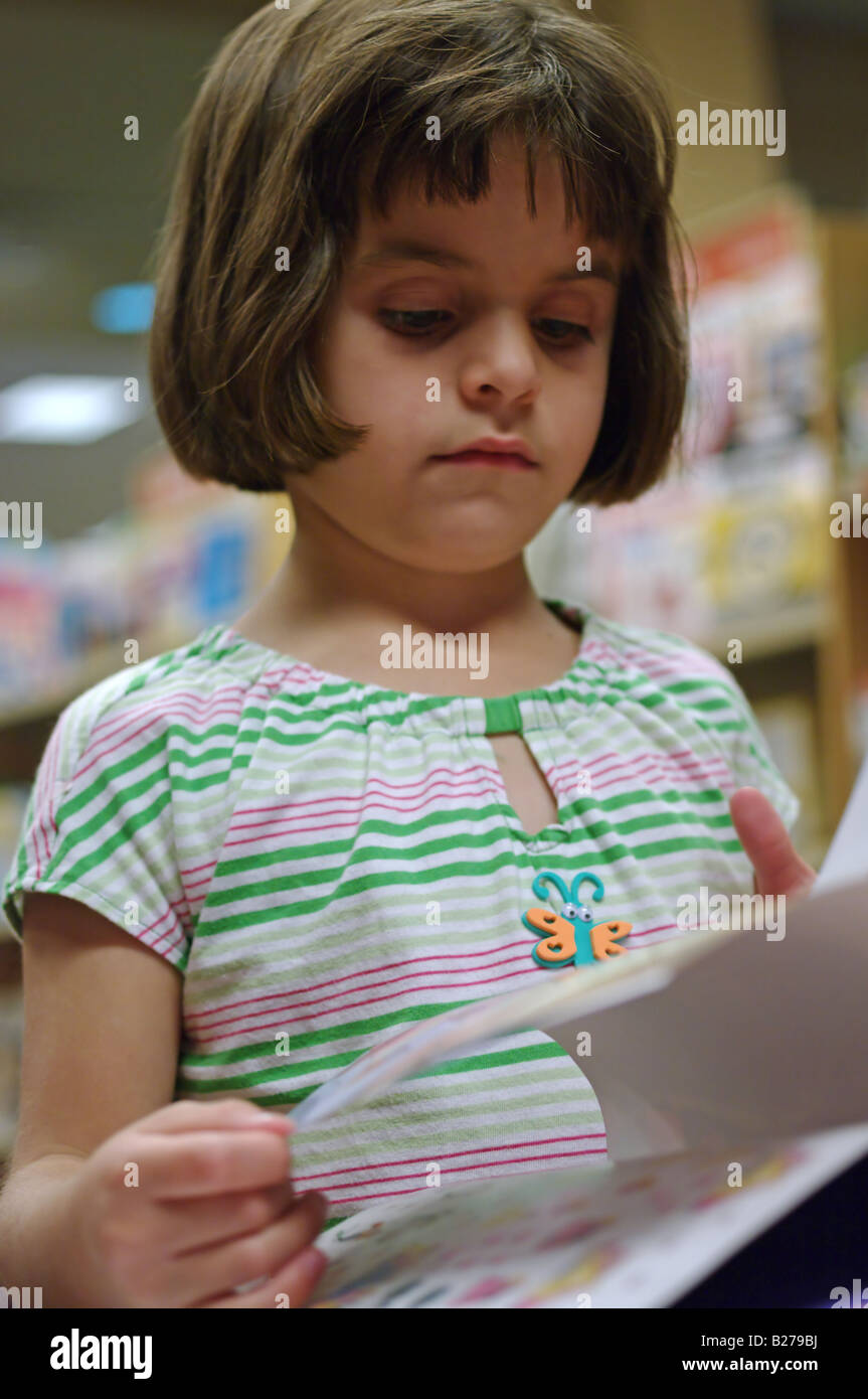 Pages 4 hi-res stock photography and images - Alamy