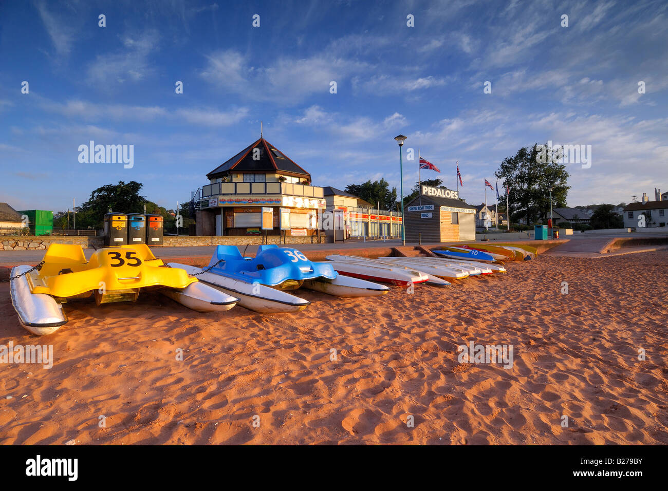 England devon goodrington sands promenade hi-res stock photography and ...