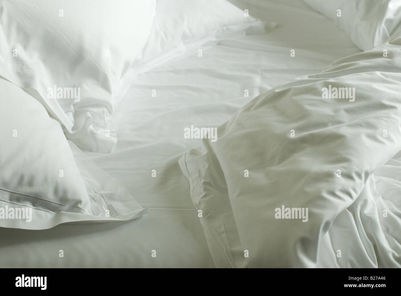 White sheets hi-res stock photography and images - Alamy