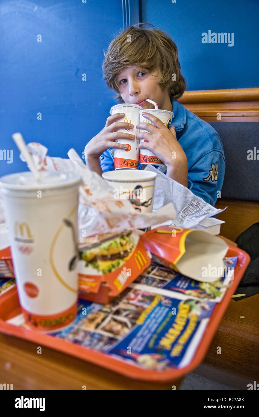 Boy eating fast food Stock Photo - Alamy