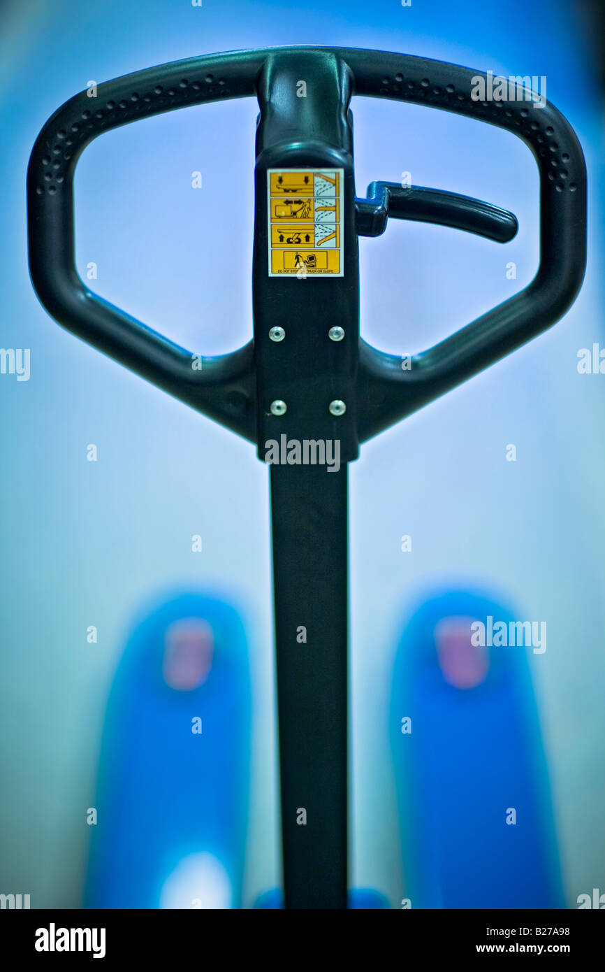 Hydraulic truck lift hi-res stock photography and images - Alamy