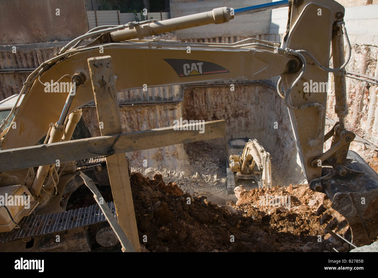 Mechanical digger building site hi-res stock photography and images - Alamy