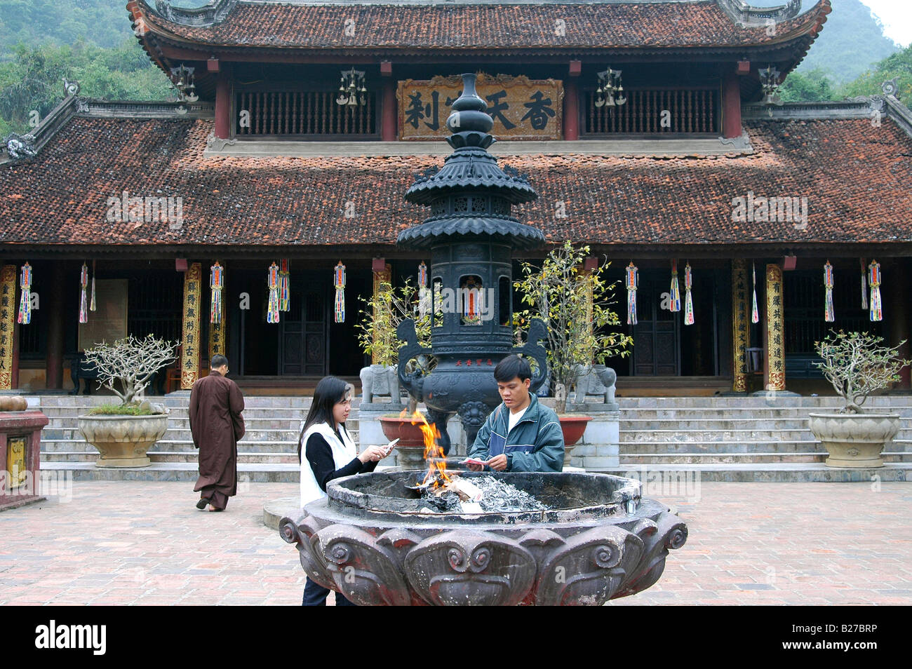 A Vietnamese couple at a Buddhist fire sacrifice ceremony at the Tien ...