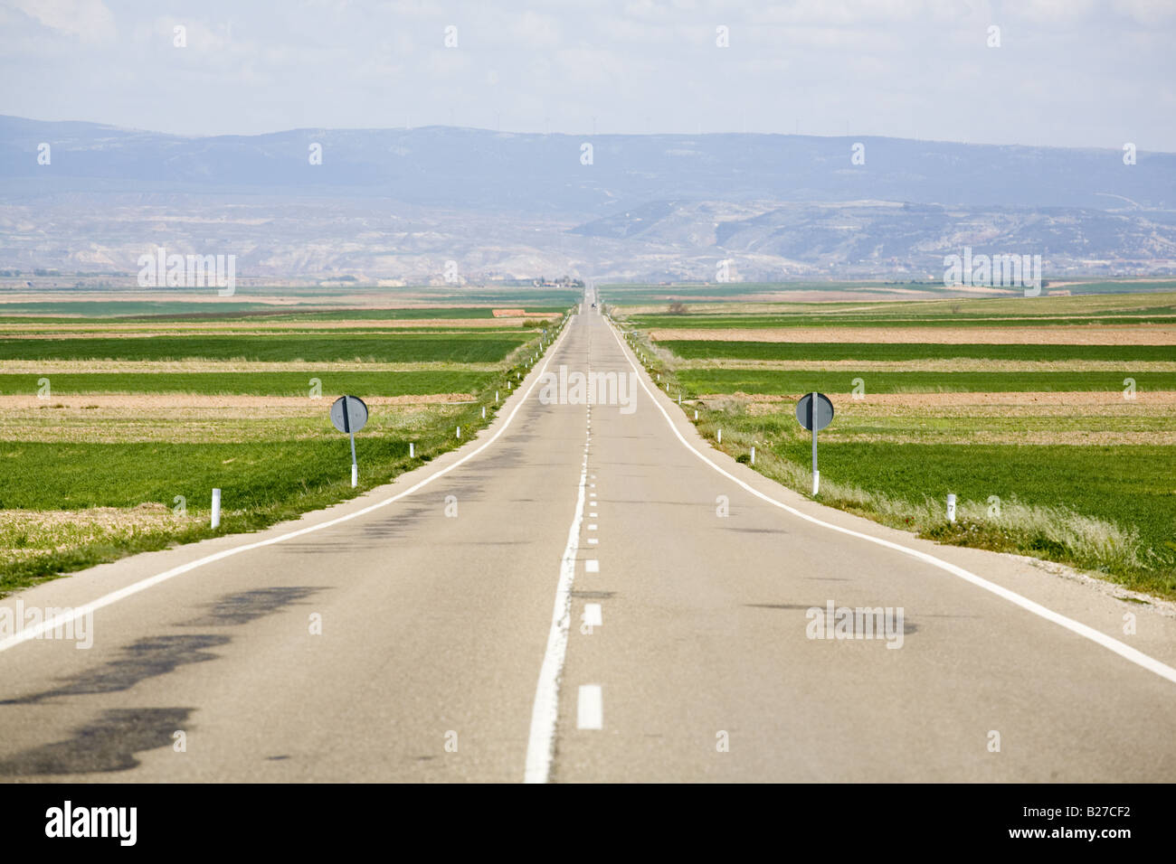 Endless roads hi-res stock photography and images - Alamy