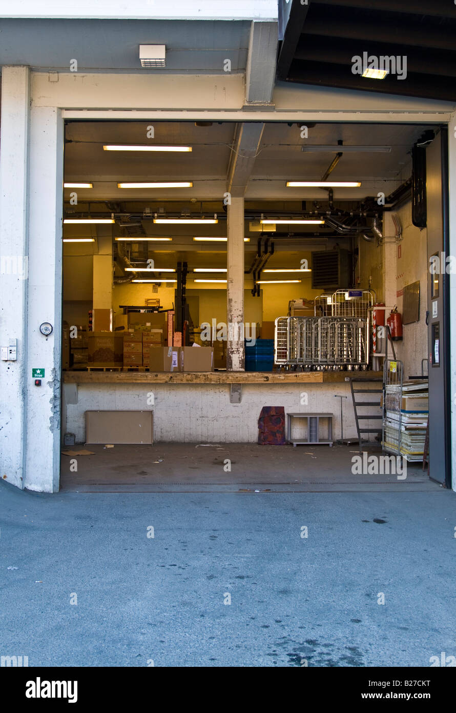 Kartong box hi-res stock photography and images - Alamy