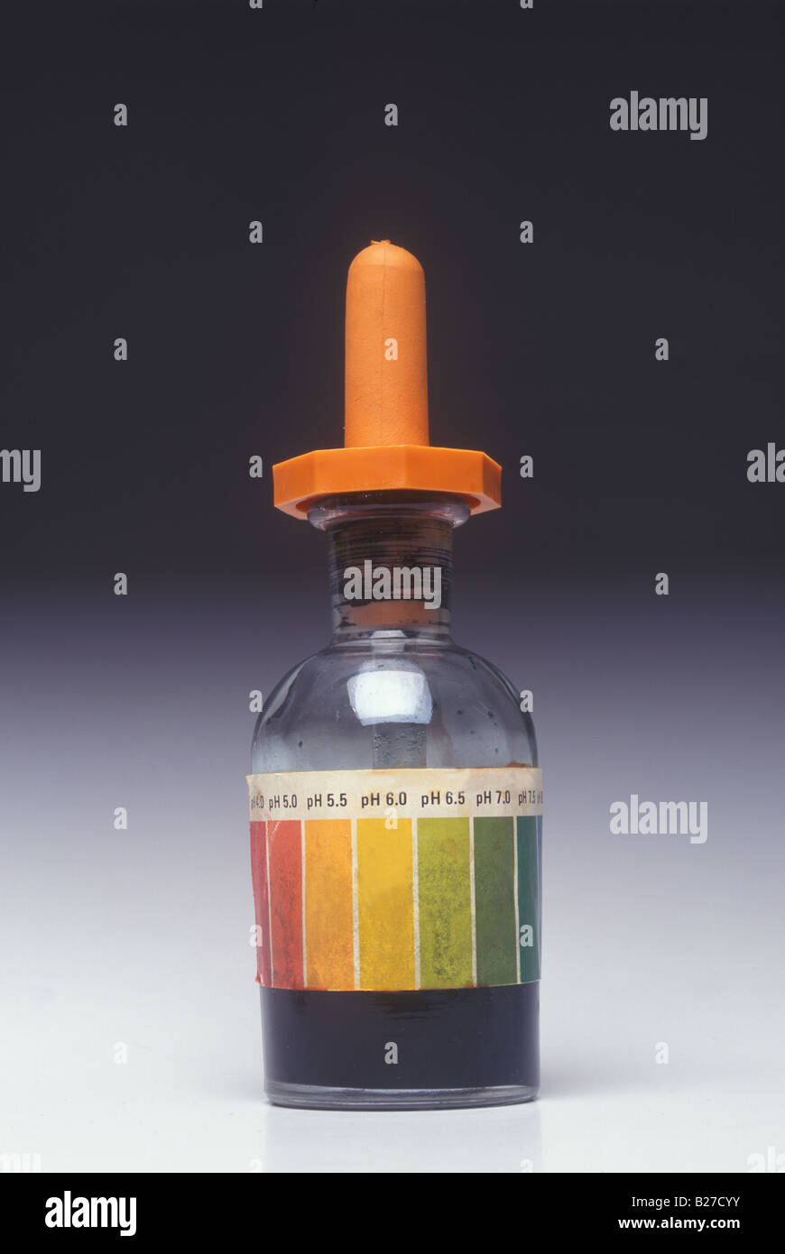 Ph indicator solution hi-res stock photography and images - Alamy