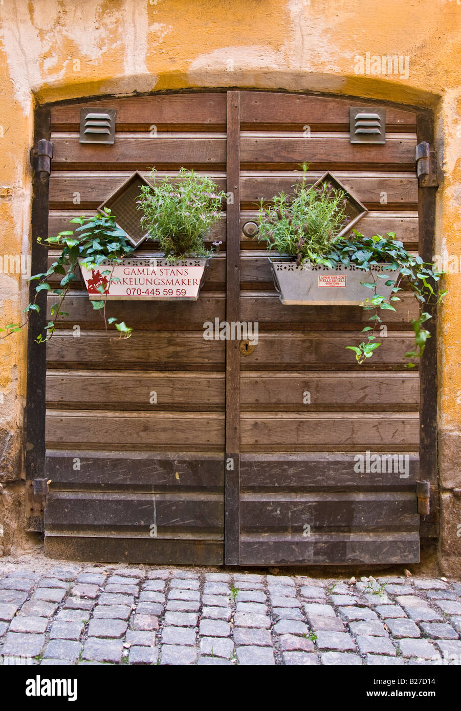 Flowerbox flowerboxes hi-res stock photography and images - Alamy