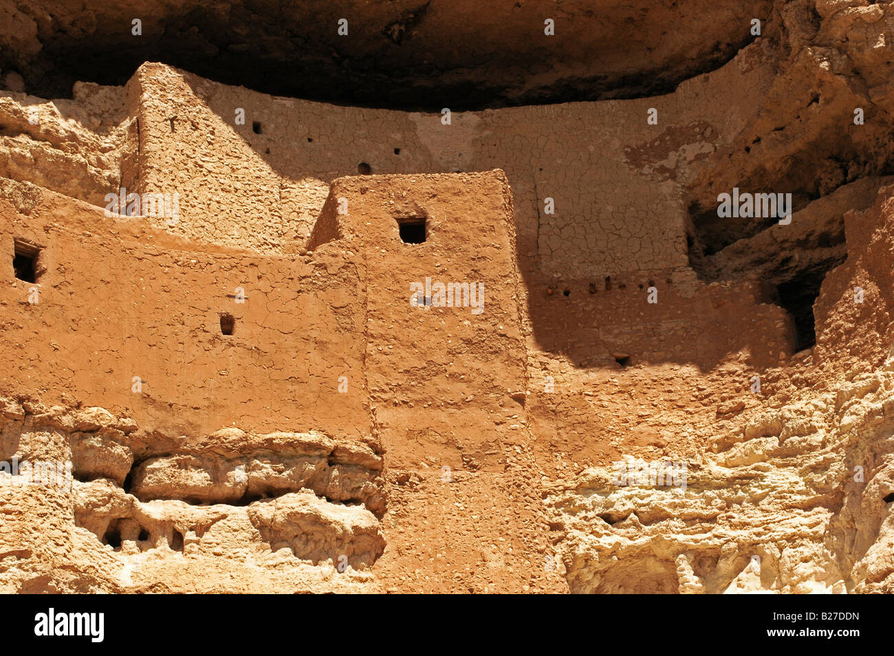 Ancient Native American dwelling at Montezuma's Castle National ...