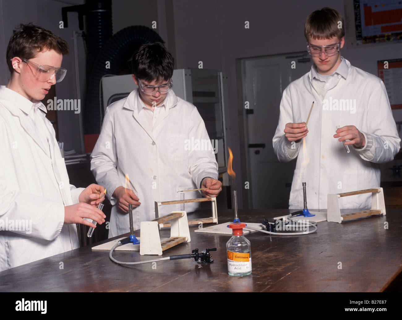 Hydrogen burning experiment hi-res stock photography and images - Alamy