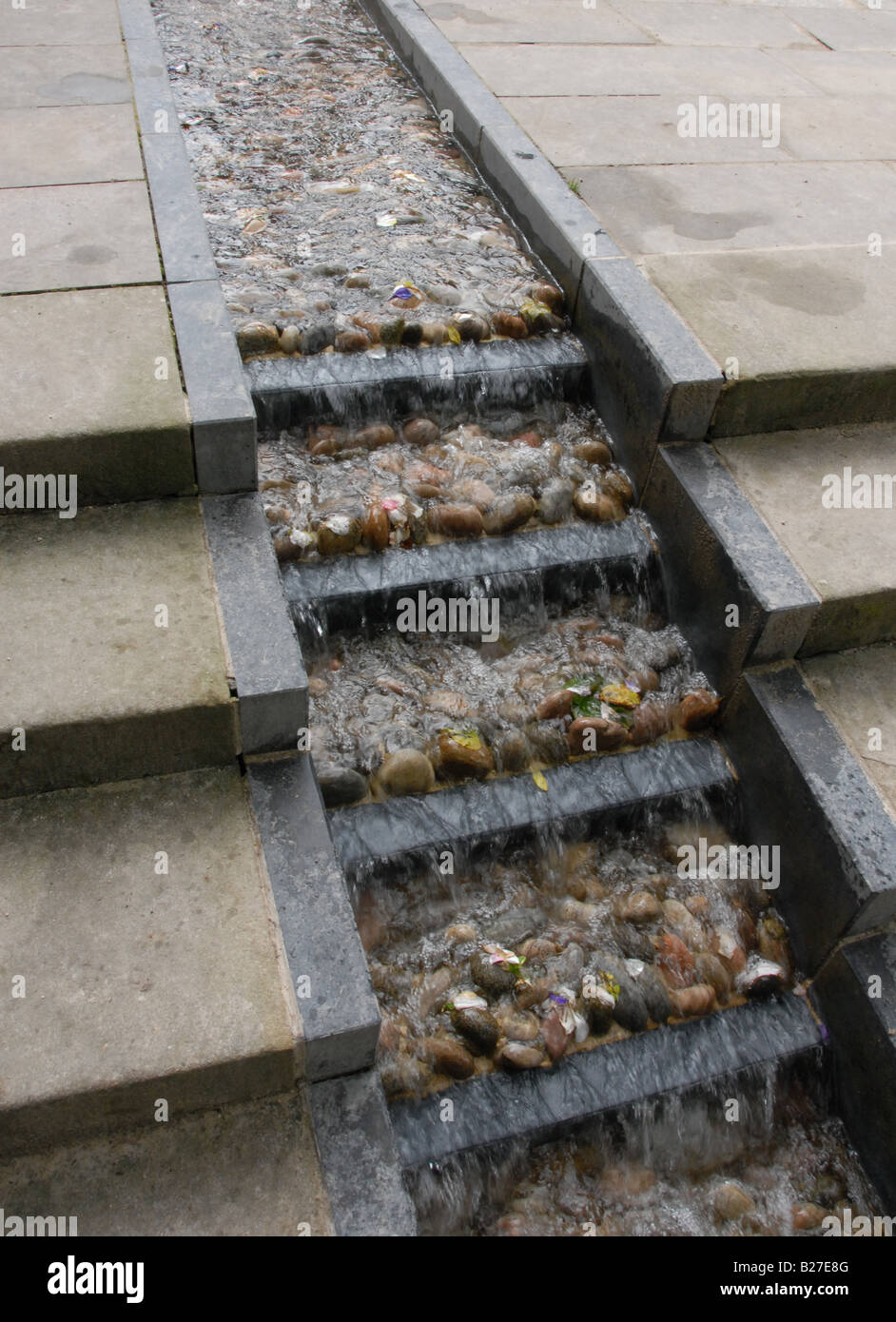 Garden water feature Stock Photo - Alamy