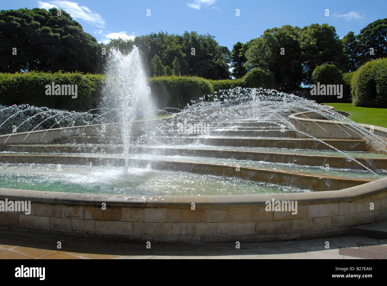 The alnwick garden water feature hi-res stock photography and images ...