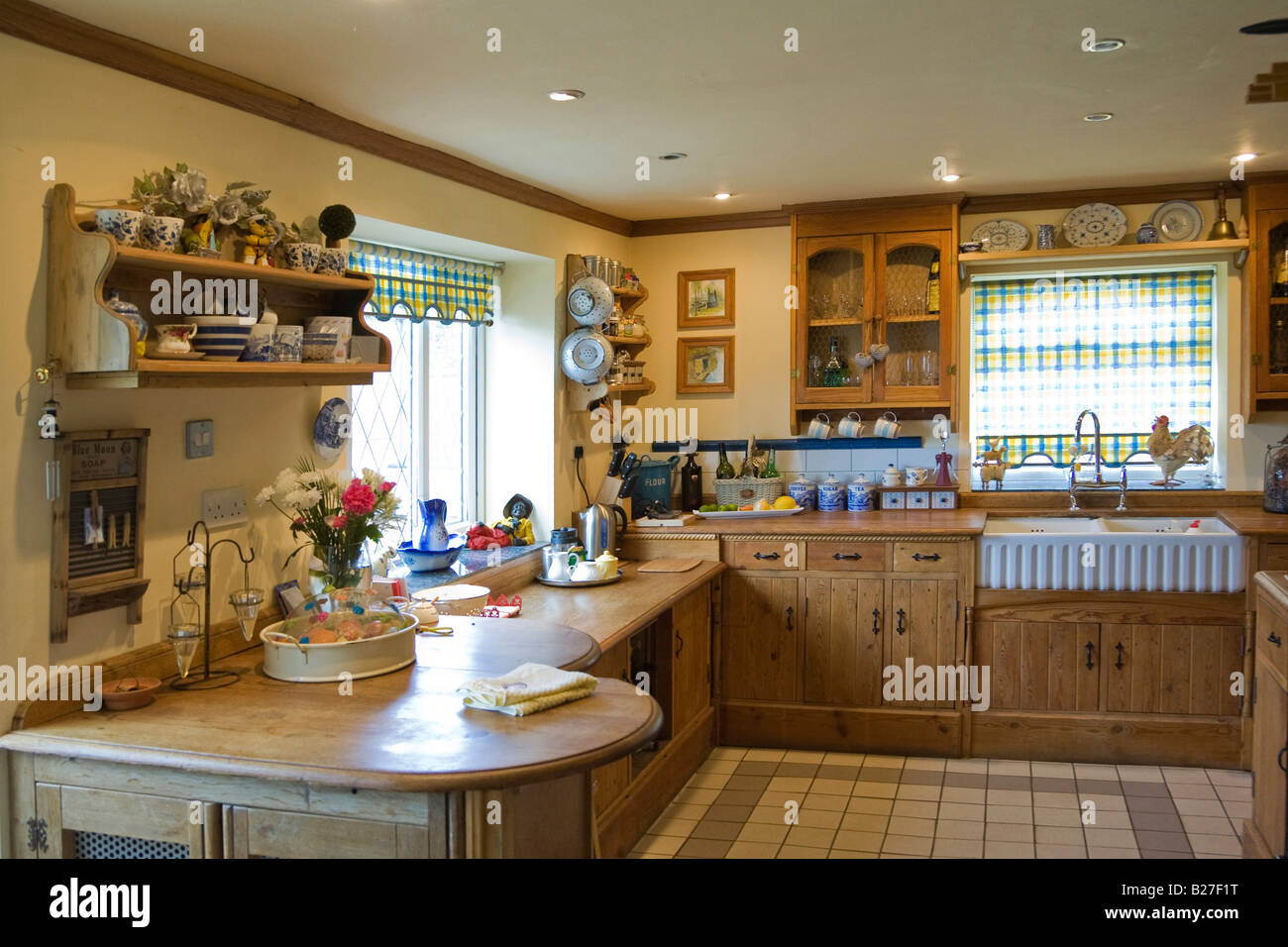 Charming country kitchen hi-res stock photography and images - Alamy