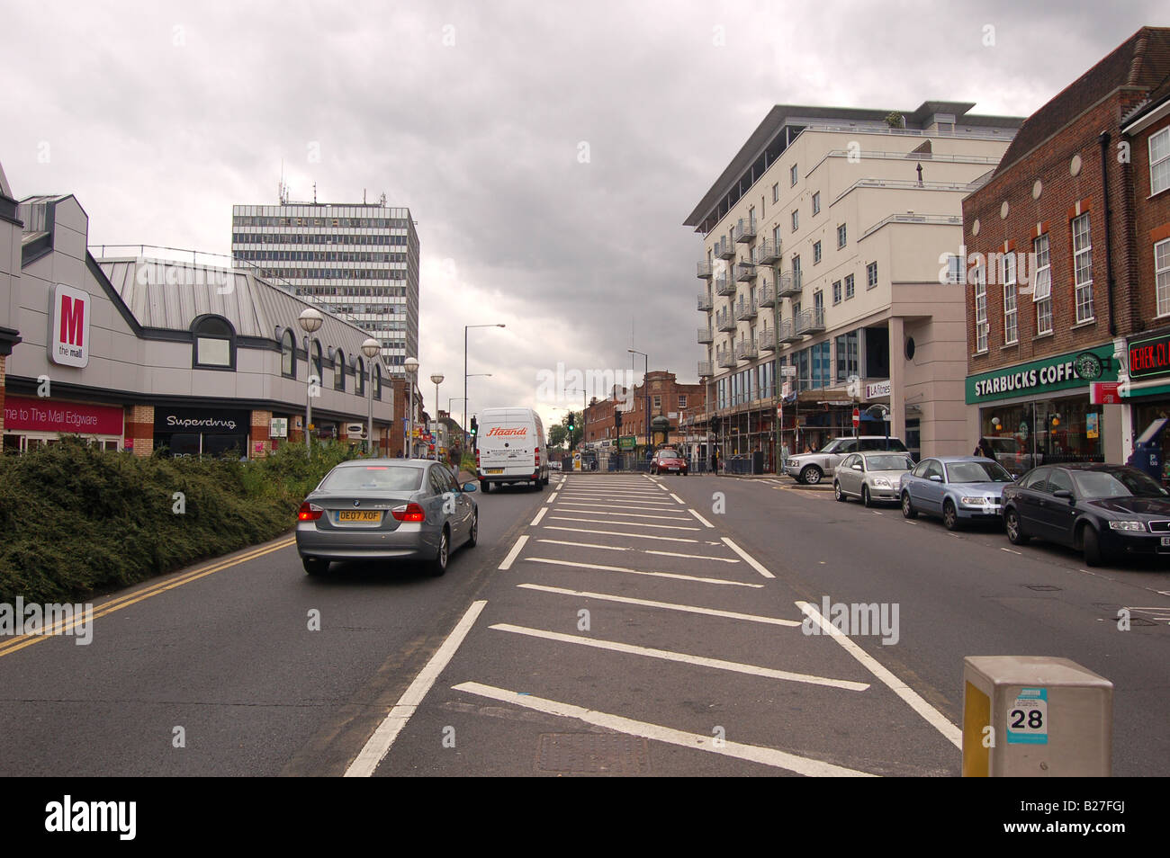Edgware road shops hi-res stock photography and images - Alamy