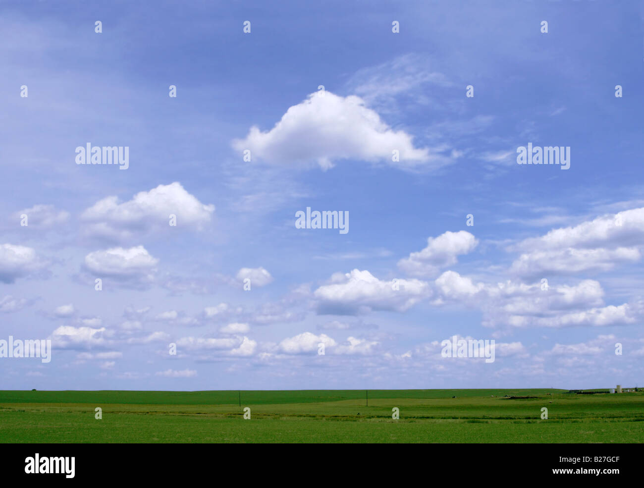 Cumulus clouds over prairie hi-res stock photography and images - Alamy