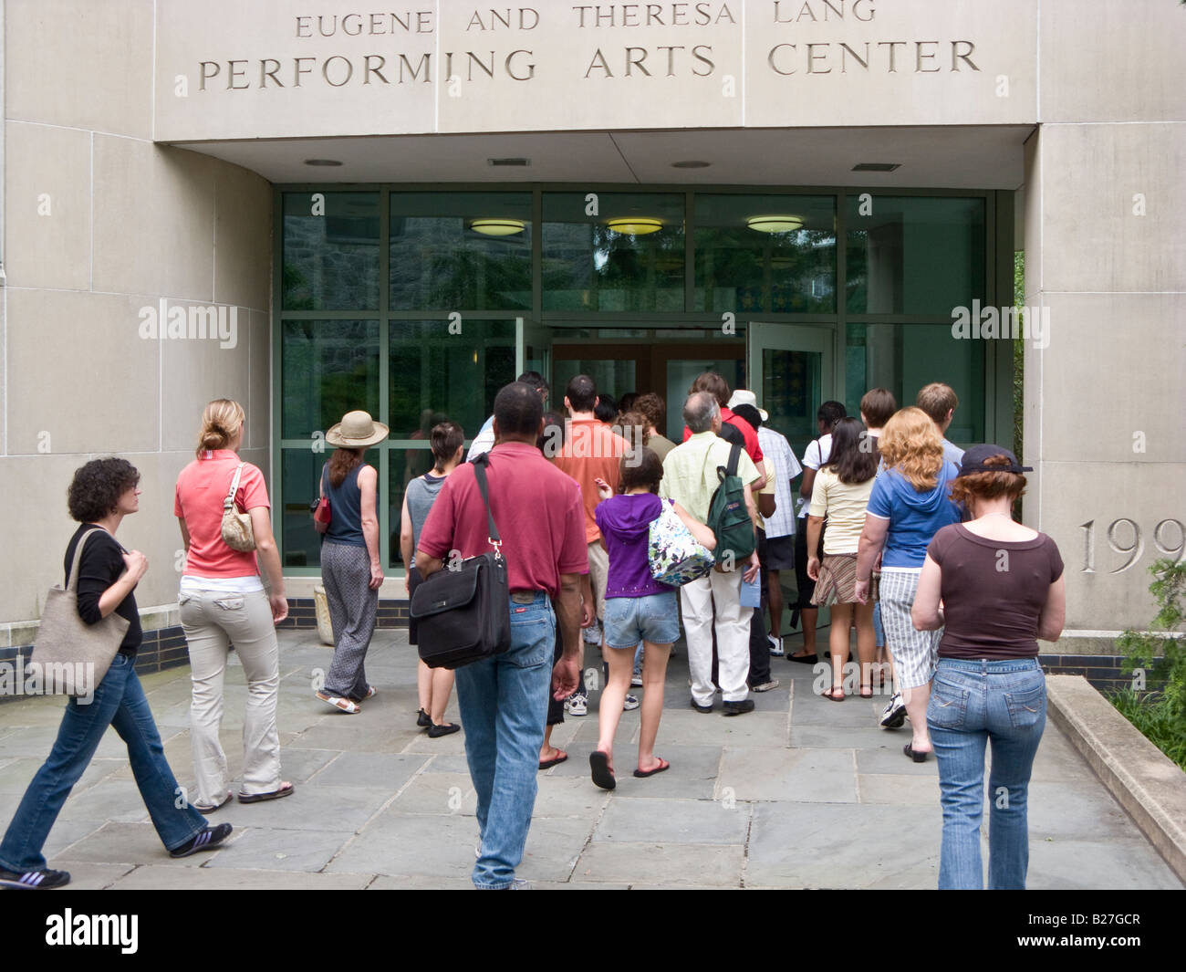 parents and prospective students on student-led admissions office tour ...