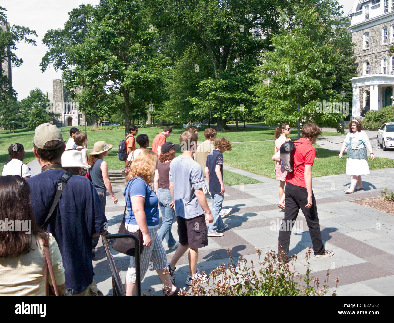 parents and prospective students on student-led admissions office tour ...