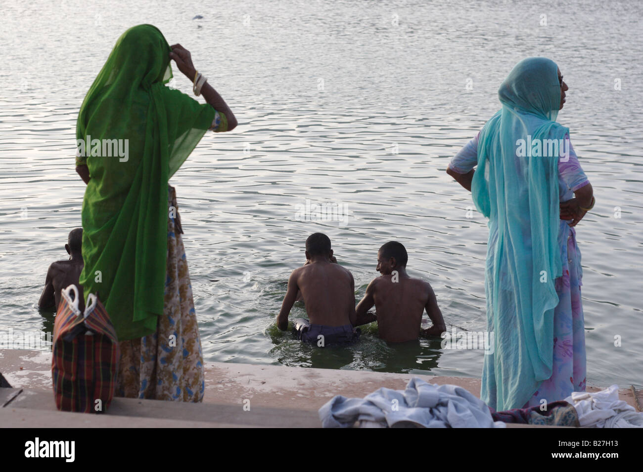 Wet sari hi-res stock photography and images - Alamy