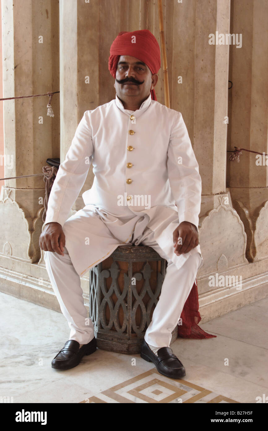 Servant india hi-res stock photography and images - Alamy