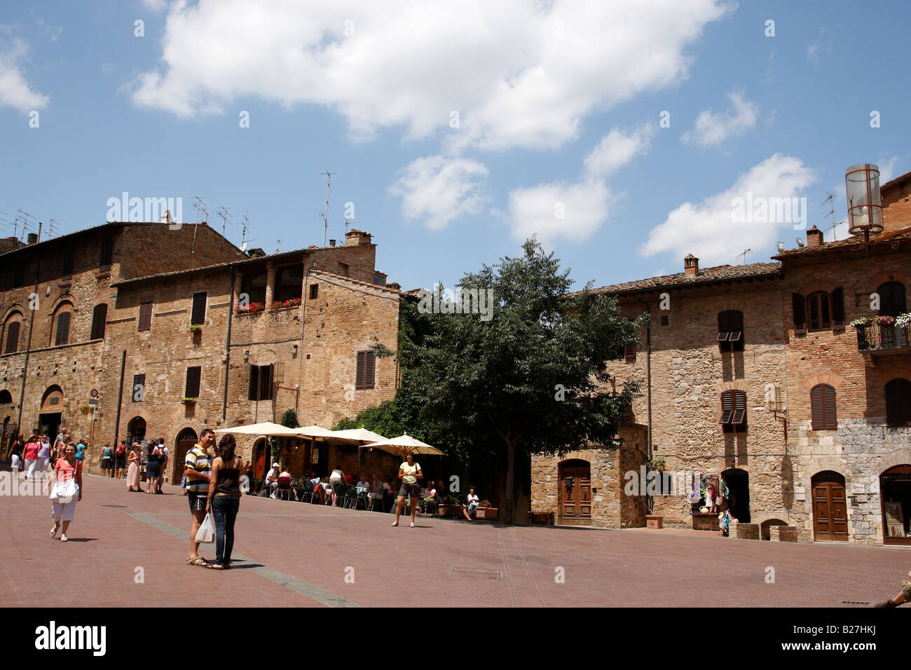 piazza della cisterna san gimignano delle belle torri tuscany southern ...