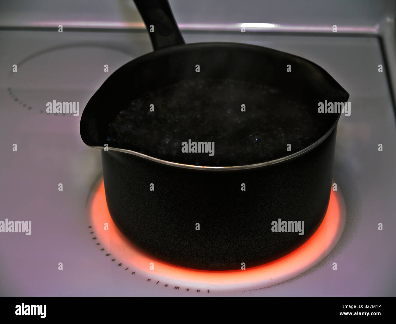 Boiling water stove hi-res stock photography and images - Alamy