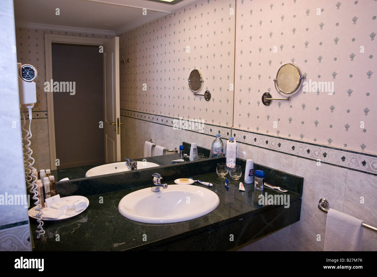 Commercial washroom hi-res stock photography and images - Alamy