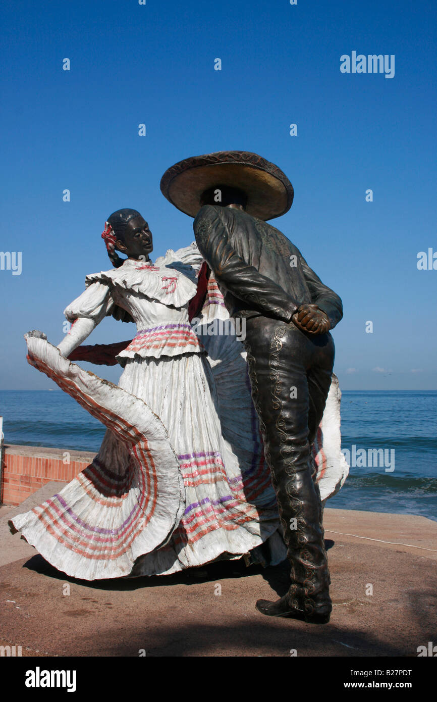 Mexican woman statues hi-res stock photography and images - Alamy