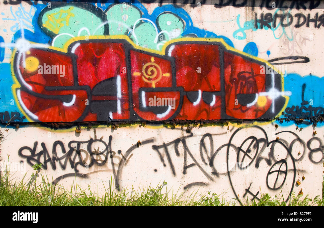 Graffiti sign hi-res stock photography and images - Alamy