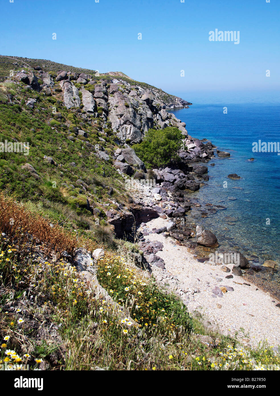 Cliff overlooking ocean hi-res stock photography and images - Alamy