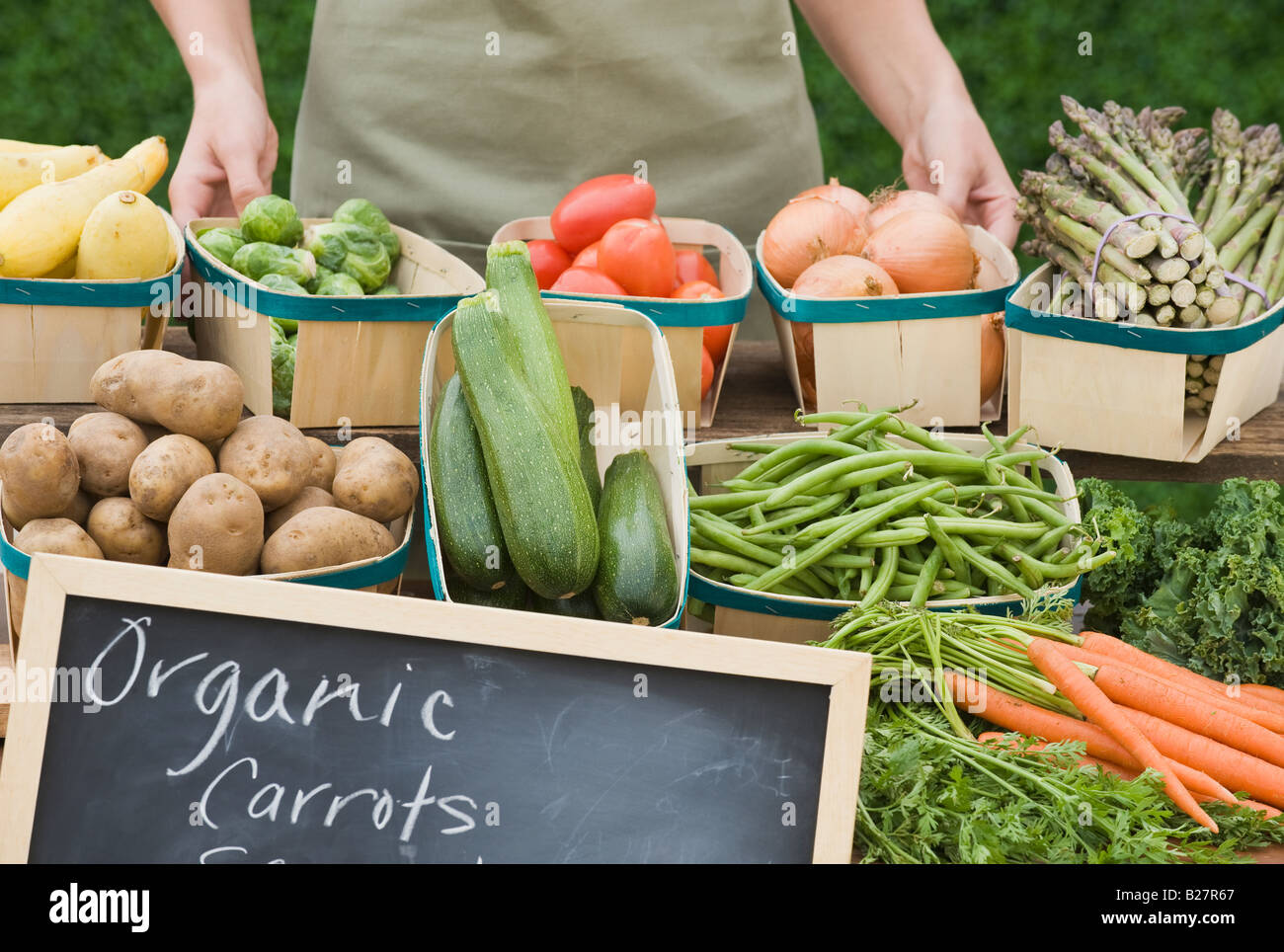 Simple baskets hi-res stock photography and images - Alamy