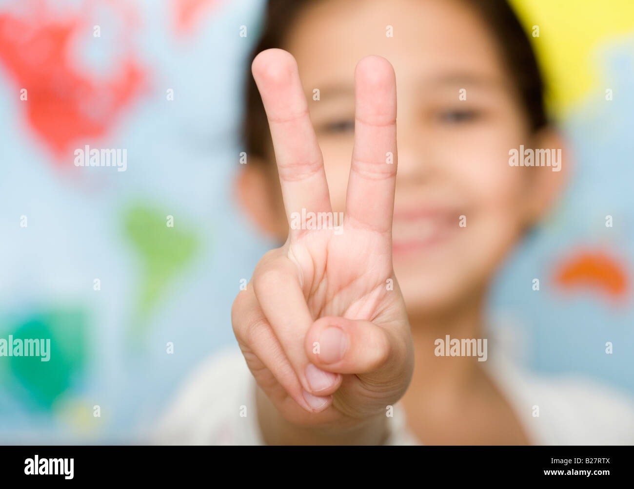 Child making peace sign hand gesture Stock Photo - Alamy