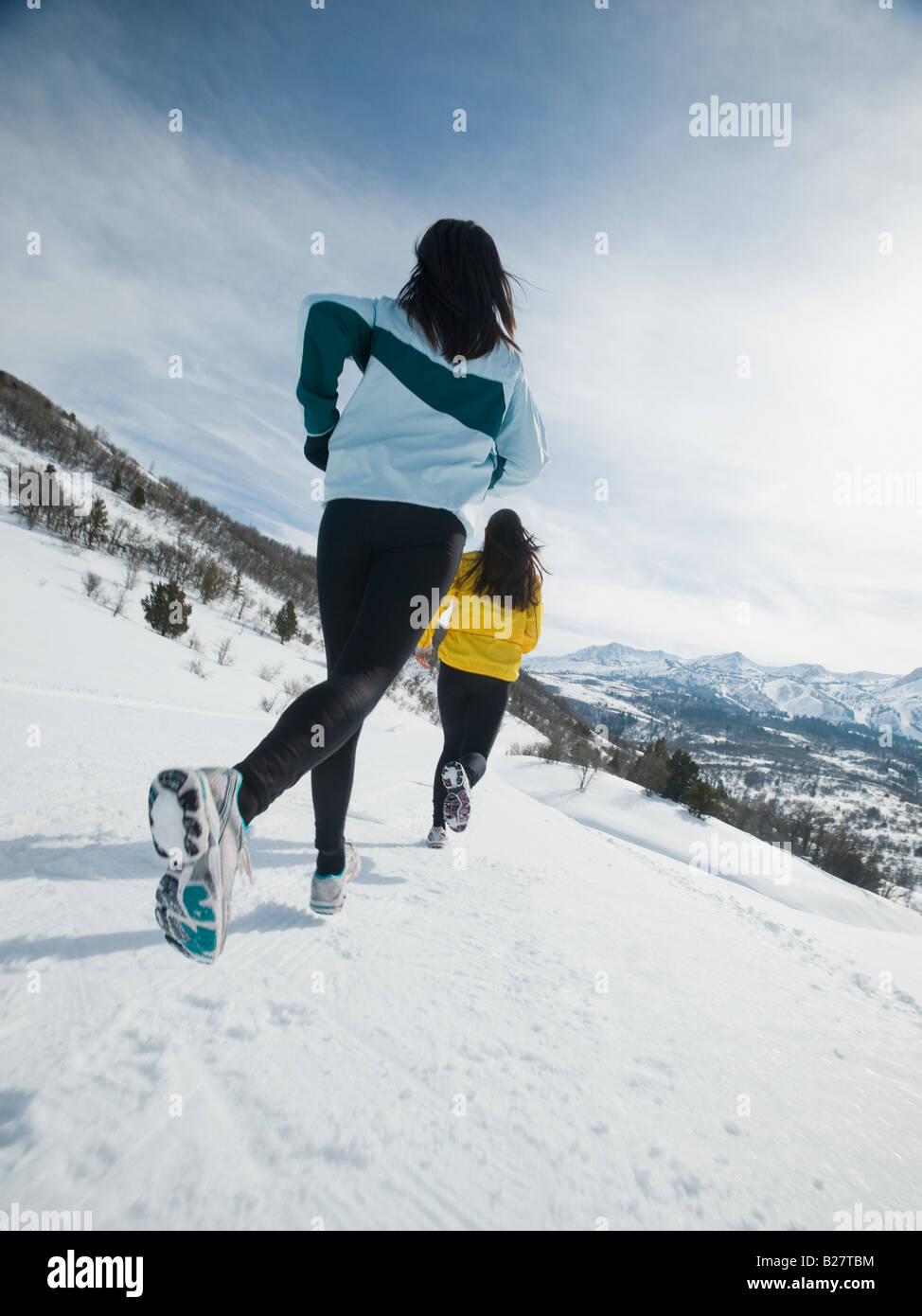 Women snow rear view hi-res stock photography and images - Alamy