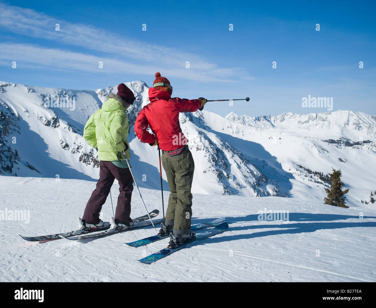 Two women on skis hi-res stock photography and images - Alamy