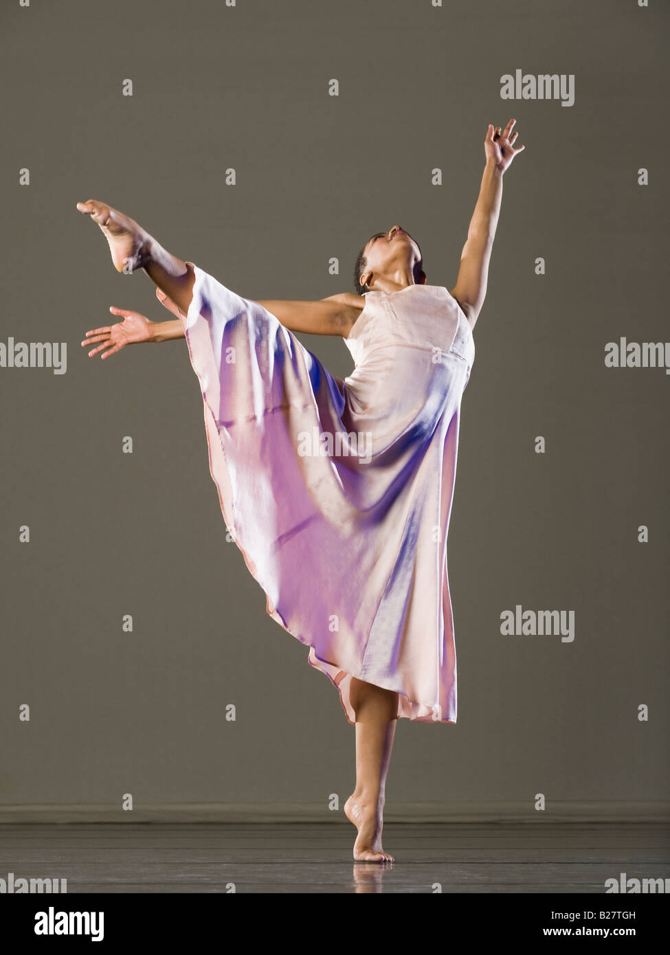 African female ballet dancer dancing Stock Photo - Alamy