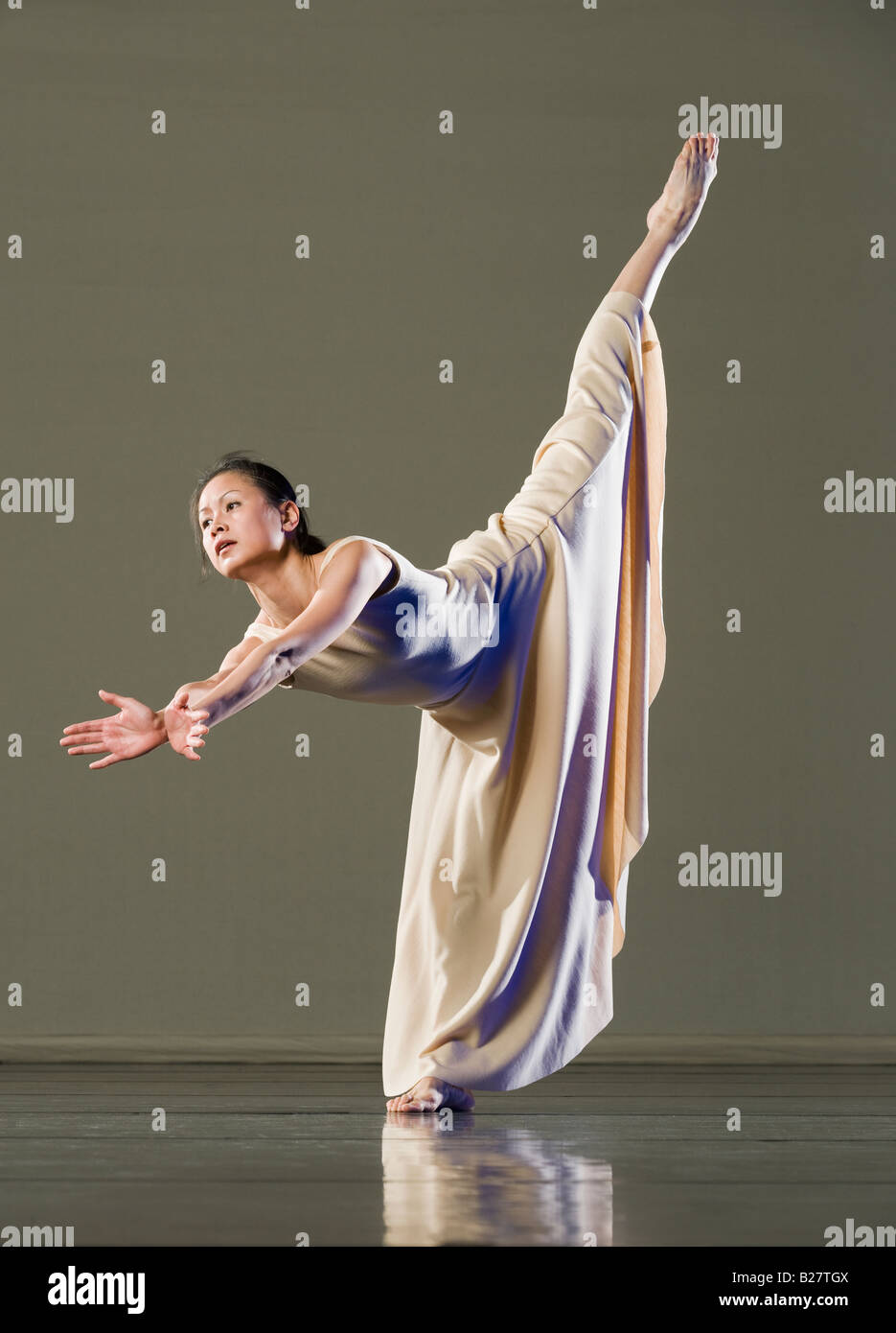 Barefoot ballet dancer posing on hi-res stock photography and images ...