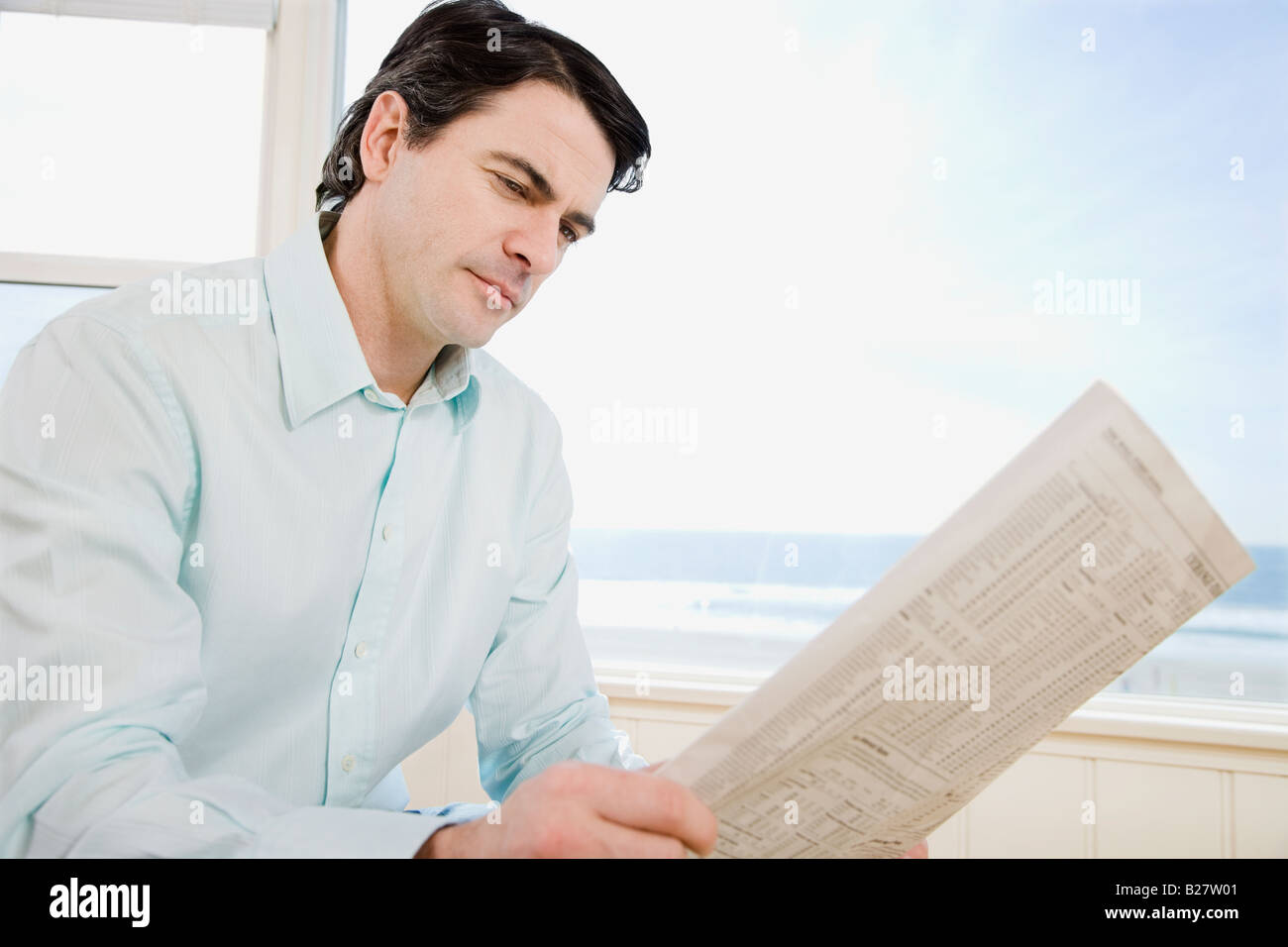Man reading newspaper Stock Photo - Alamy