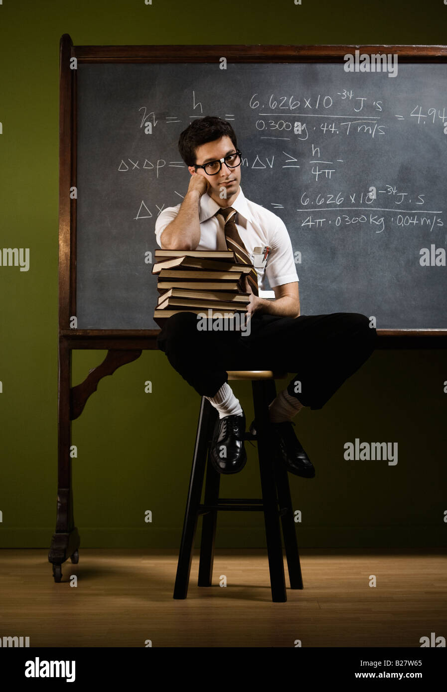Nerdy man in front of blackboard Stock Photo - Alamy